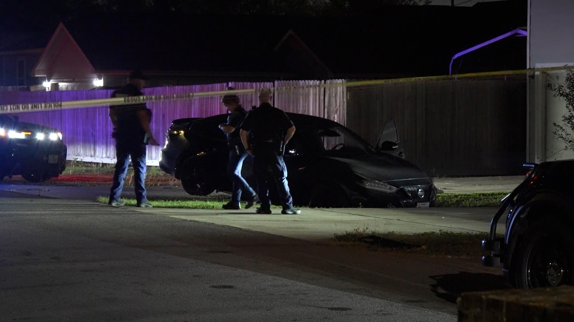 Men in ski masks shoot man driving off in northwest Houston, police say ...