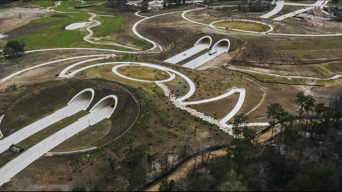 Ribbon cutting held for new Memorial Park land bridge | kens5.com