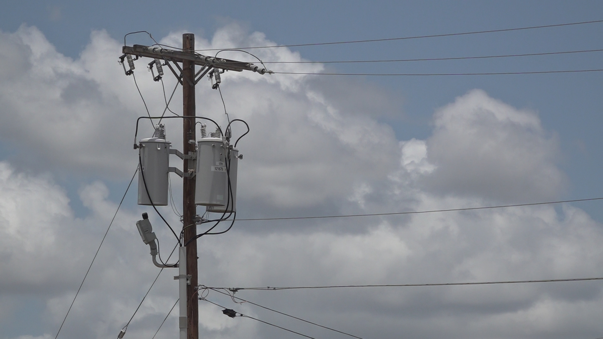 Over 4,000 lose power in Converse, Texas, after vehicle crash | kens5.com