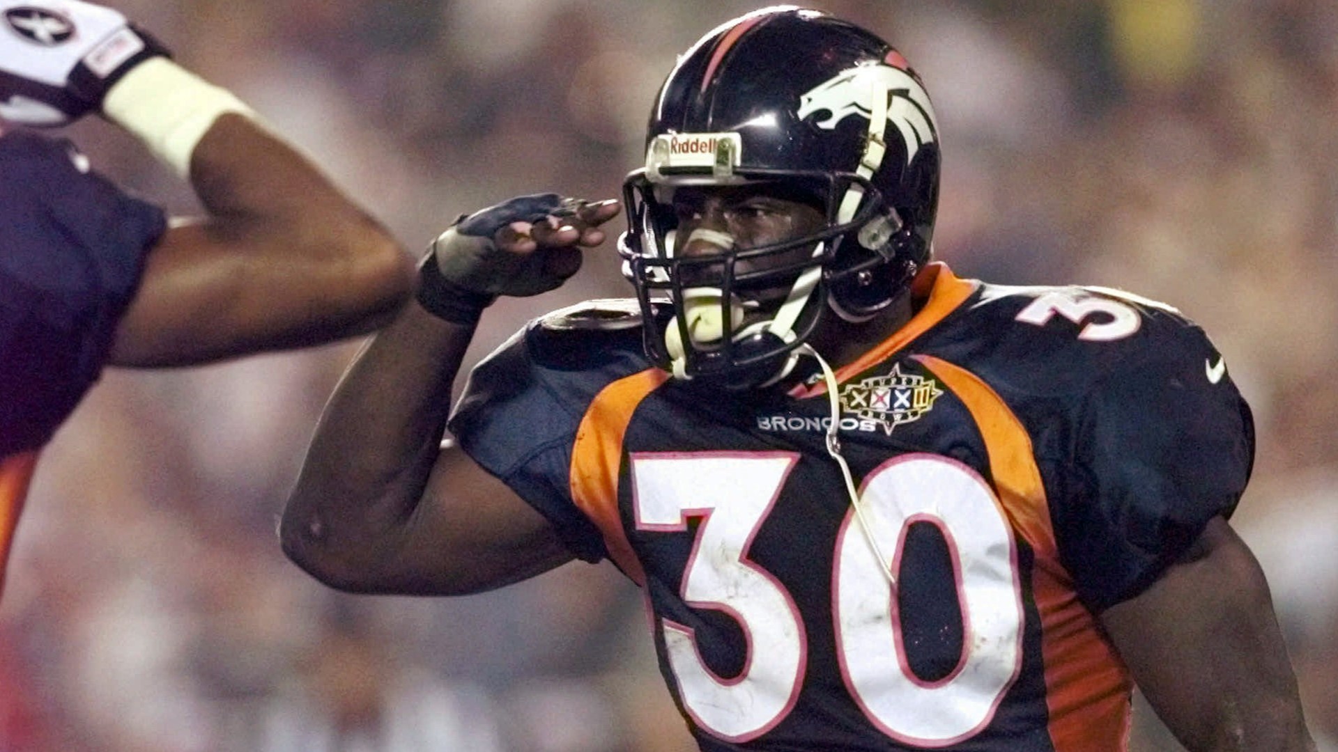 Broncos Hall of Fame RB Terrell Davis handcuffed after flight | kens5.com