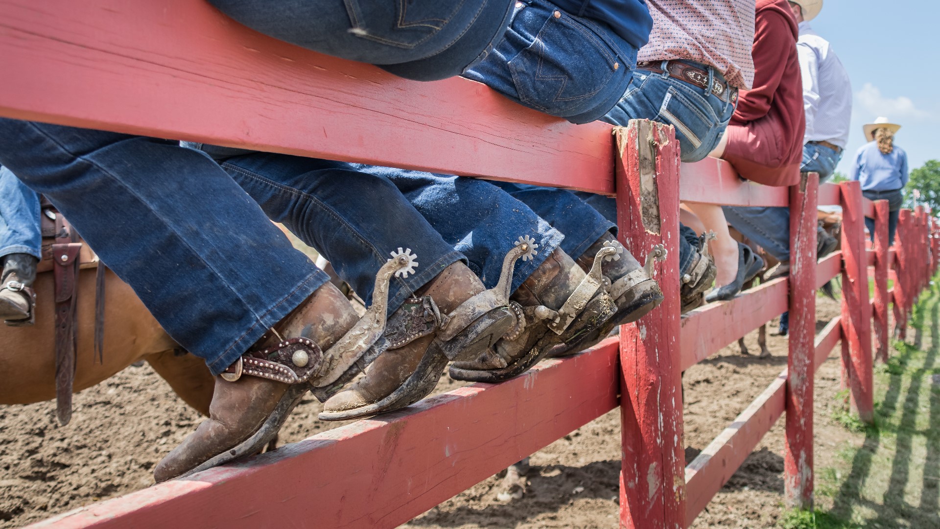 Texas bull rider dies at Bandera event | kens5.com
