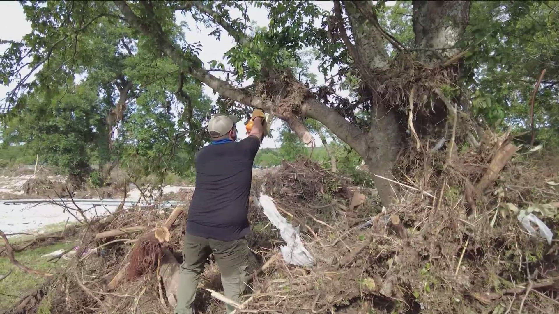 As flood cleanup continues, crews try to bring order to outpouring of ...