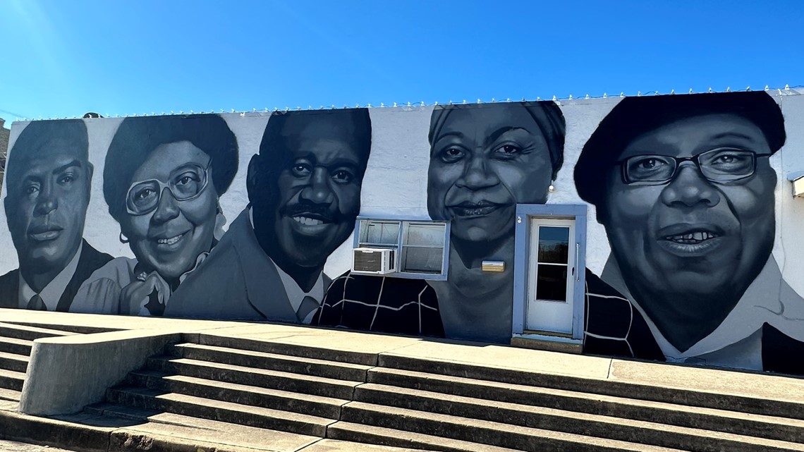 Elgin unveils 'Black Icons Mural' honoring community leaders | kens5.com