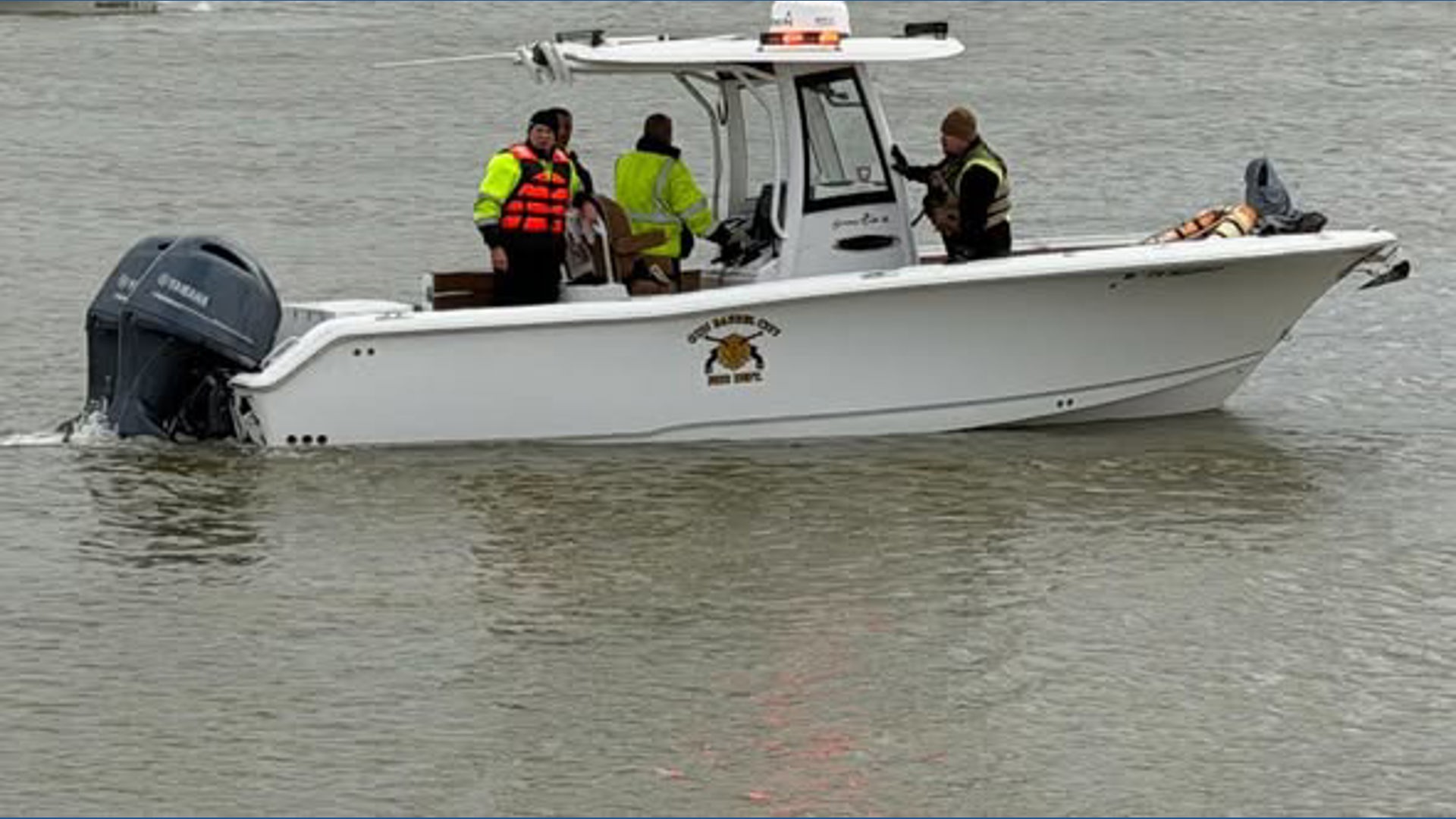 Two duck hunters rescued from sinking boat on Cedar Creek Lake | kens5.com