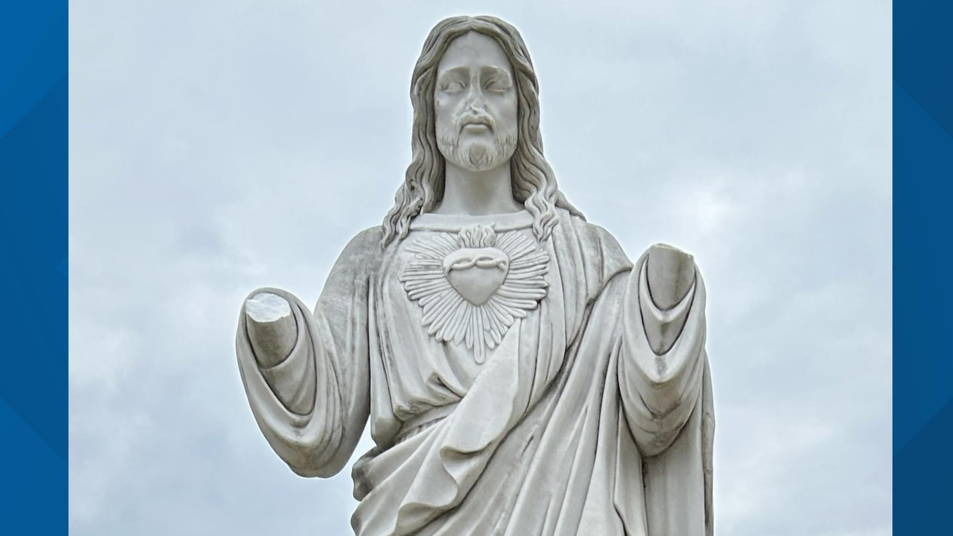 Officials investigates vandalism of Jesus statue at Texas church ...