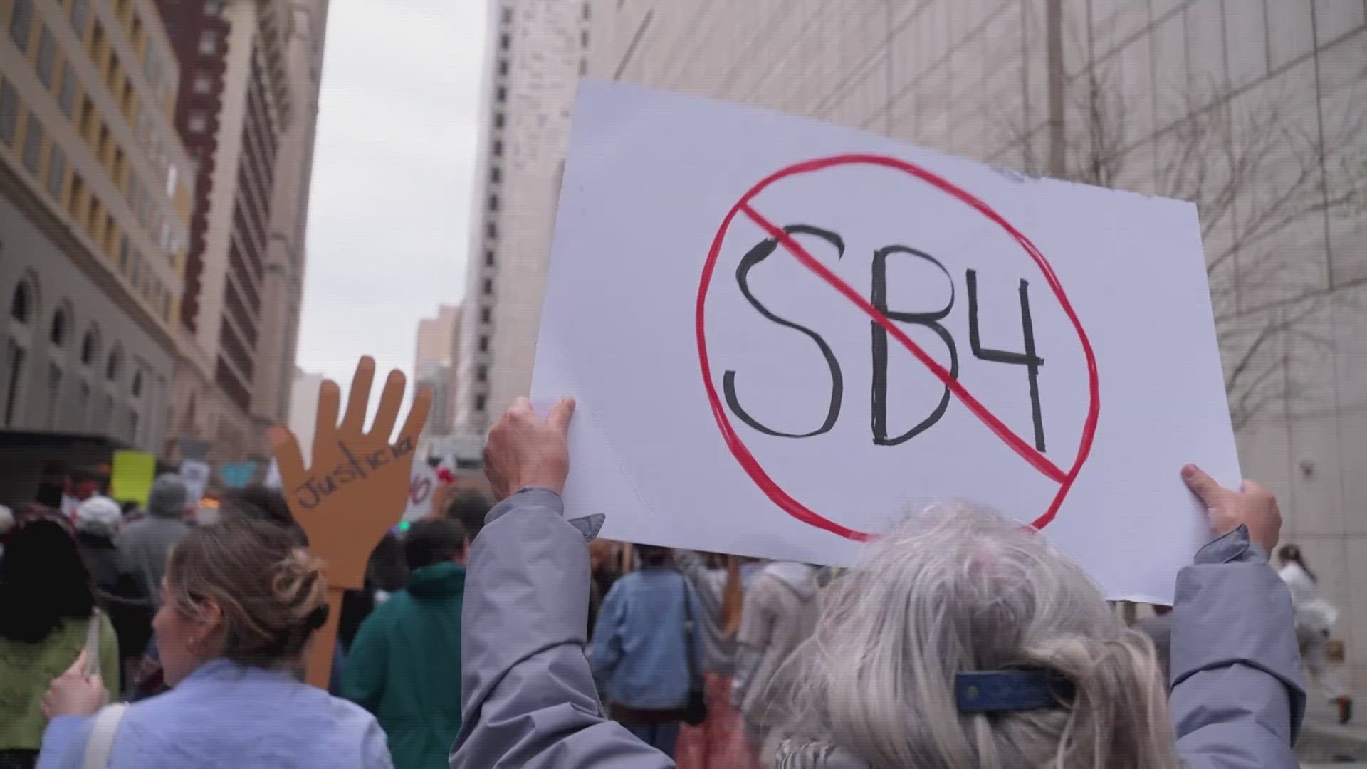 Hundreds gather in Downtown Dallas to protest SB 4 | kens5.com