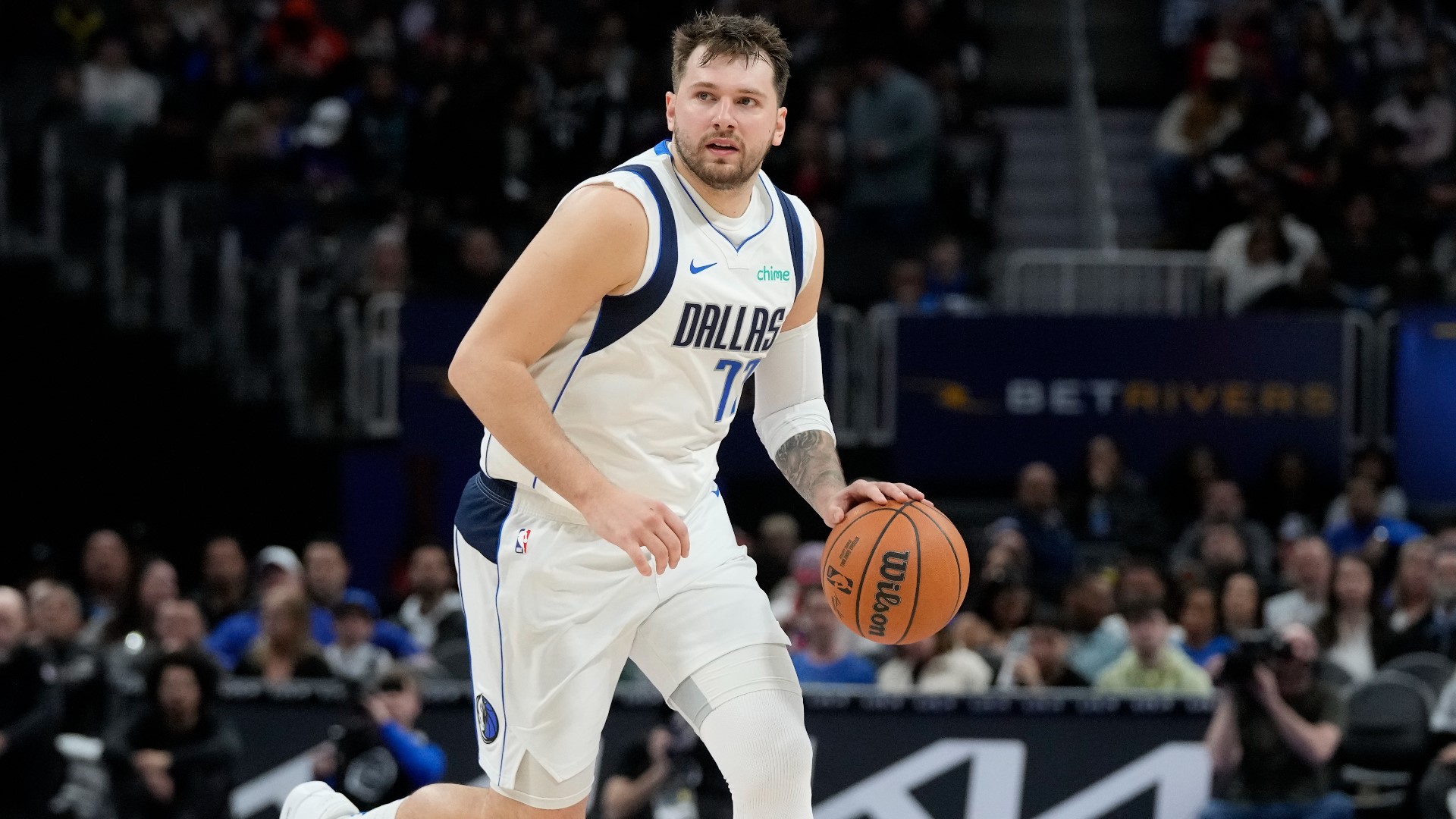 Mavericks Luka Doncic breaks single season scoring record Tuesday ...