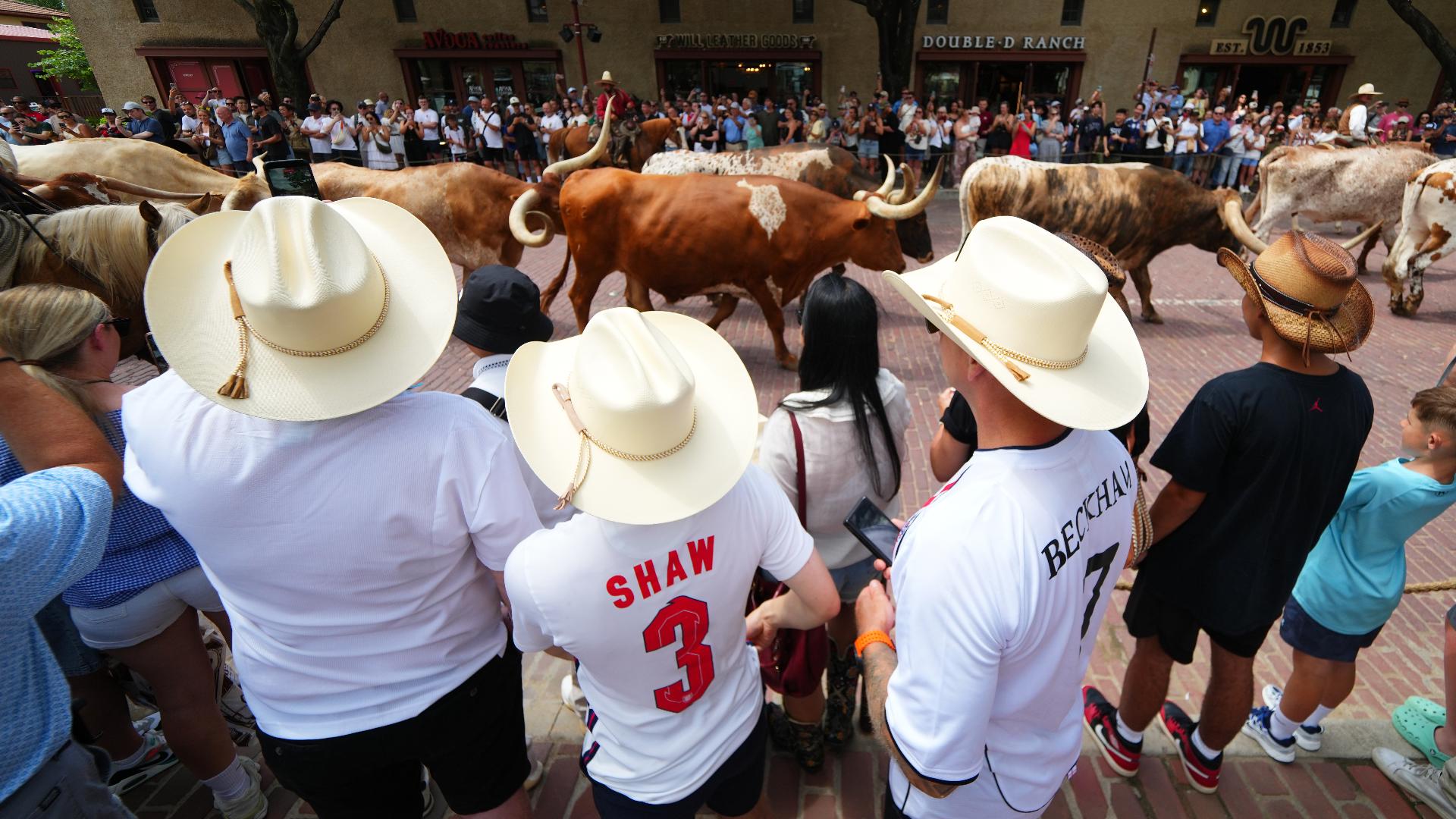 Croatia fans parade through downtown Dallas ahead of World Cup showdown ...