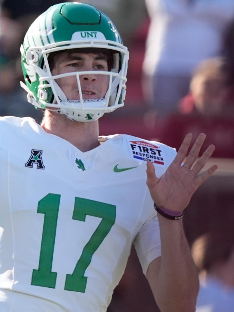 Mestemaker's 329 yards lead North Texas past Lamar 51-0 | kens5.com