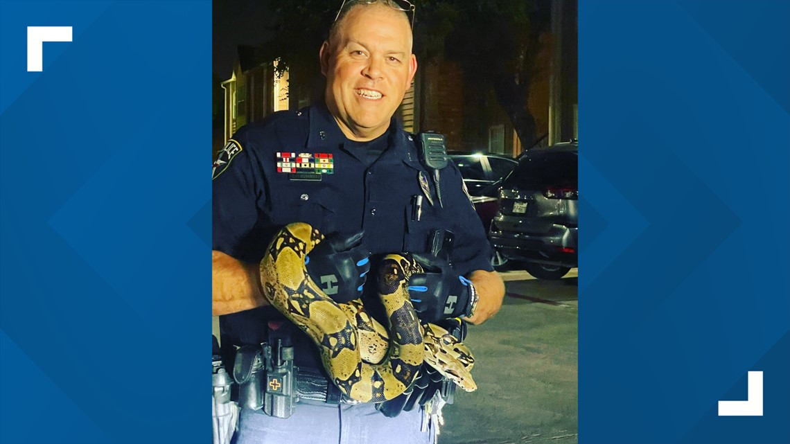 Irving Police snake whisperer Officer Stephen Burres III | kens5.com