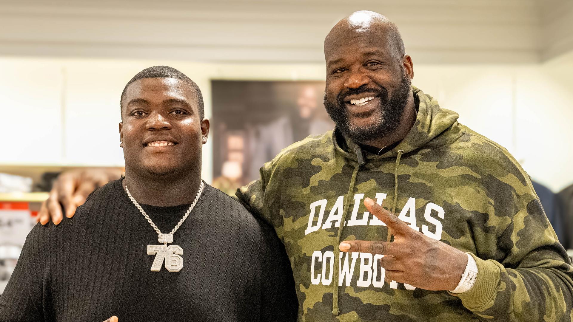 Shaq-a-claus! Texas couple surprised with holiday shopping spree ...