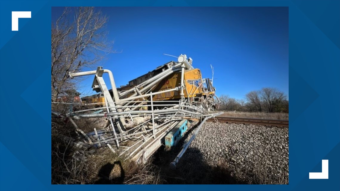 Parker County, TX: Train collides with 18-wheeler in Aledo area | kens5.com