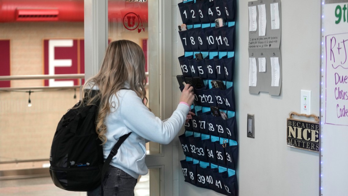 Some schools want parents to stop texting their child during school ...