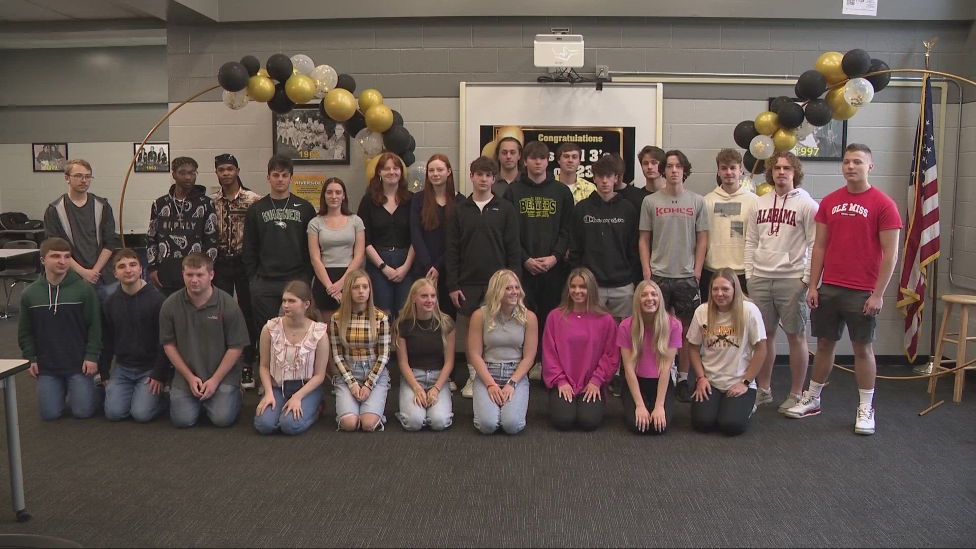 Riverside High graduates 16 sets of twins, 1 set of triplets | kens5.com