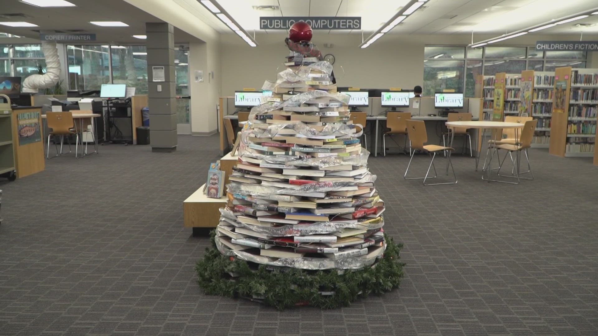 Merry Bookmas | Mary Washington Library unveils book tree | kens5.com